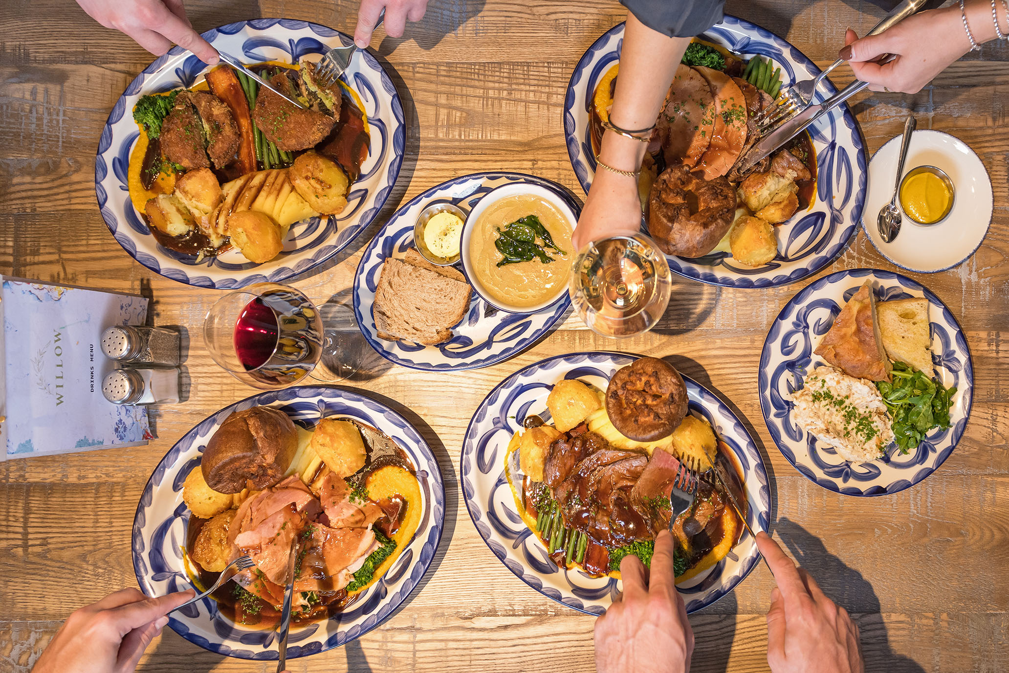 Sunday Cheers Complimentary Drinks With Your Roast At Willow Telford